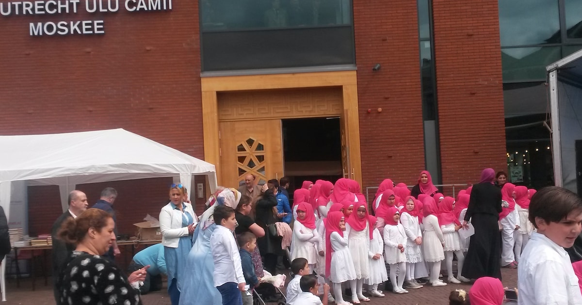 ULU-moskee Lombok viert officiële opening | Utrecht | AD.nl