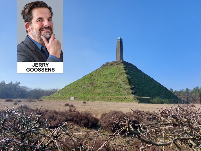 De molshoop van Austerlitz verzakt: Napoleon zou er met een grote boog ...