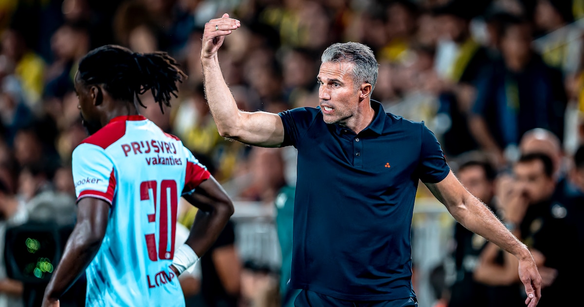 Robin van Persie verdedigt dramatisch spelende Jordan Lotomba: ‘Heel ...