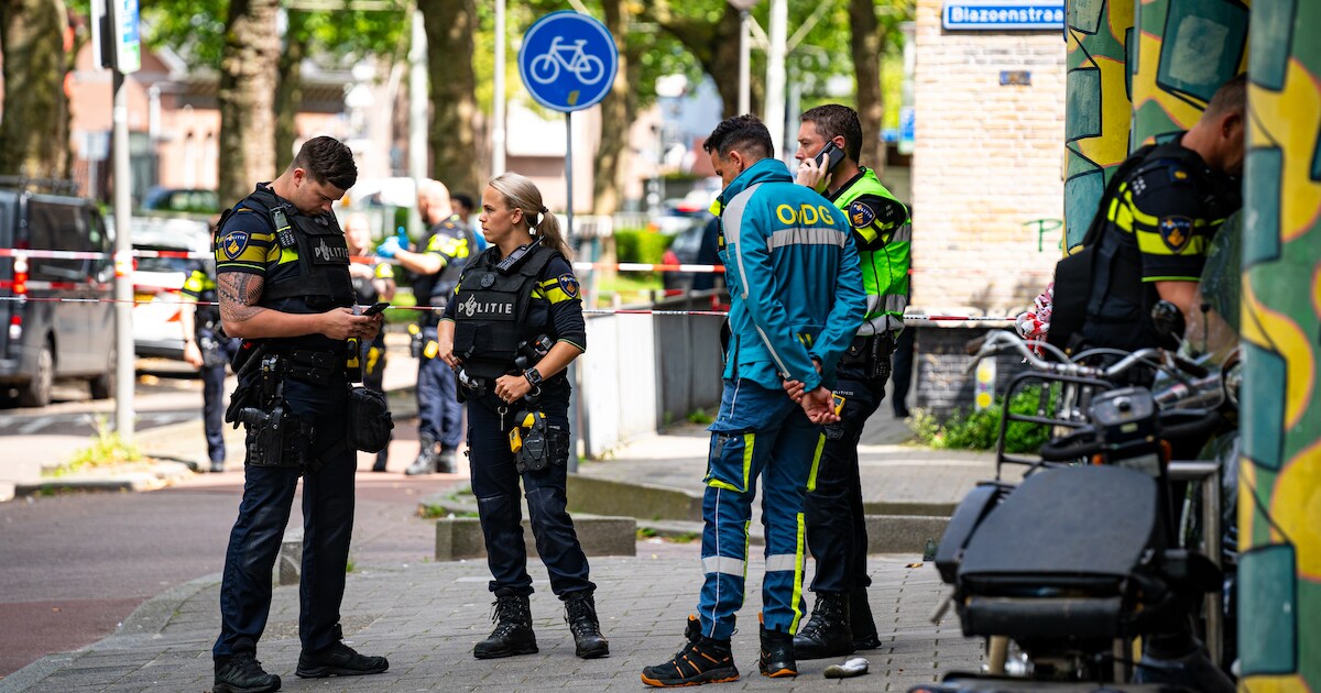 Man zwaargewond na schietpartij in drukke straat, dader nog voortvluchtig | 112 nieuws Rotterdam ...