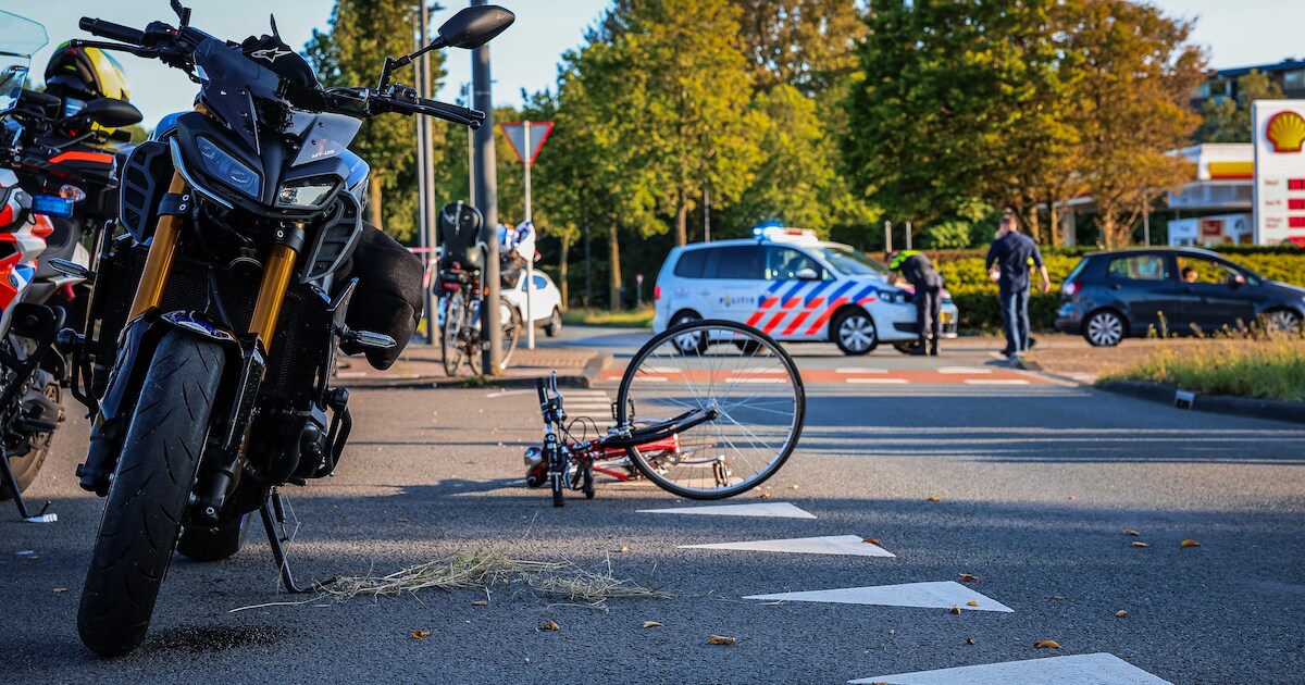 Kind op fiets geschept door motorrijder bij rotonde in Maassluis ...