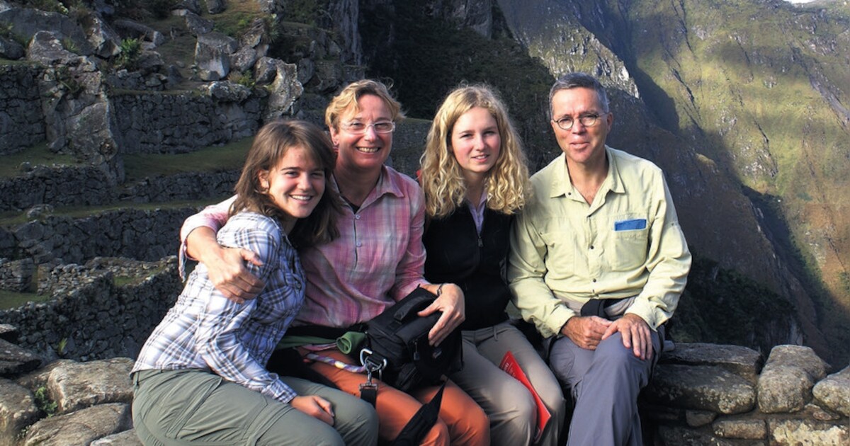 Bezorgde ouders al weken in ban van vermiste meiden | Buitenland | AD.nl