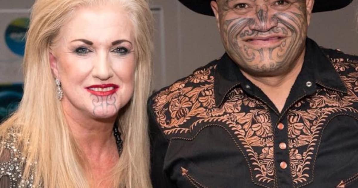 Vrouw uit Nieuw-Zeeland onder vuur om tatoeage op gezicht | Nieuws | AD.nl