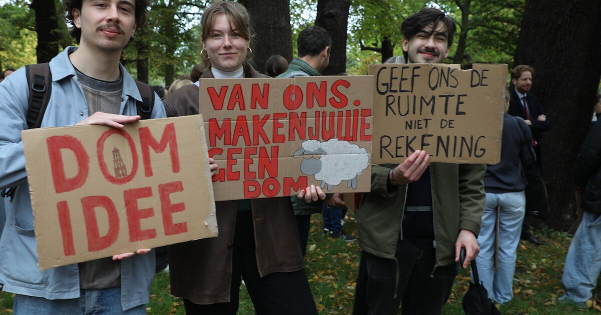 Honderden studenten demonstreren in Den Haag tegen langstudeerboete ...