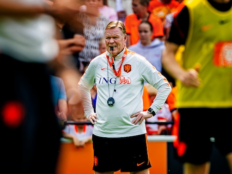 Ronald Koeman kreeg advies van vrouw om wat vrolijker te zijn: 'Ik heb ...