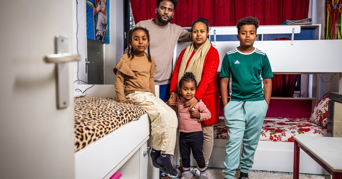 Wanhoop door terugkerende zwarte schimmel in enige slaapkamer: 'En er ...
