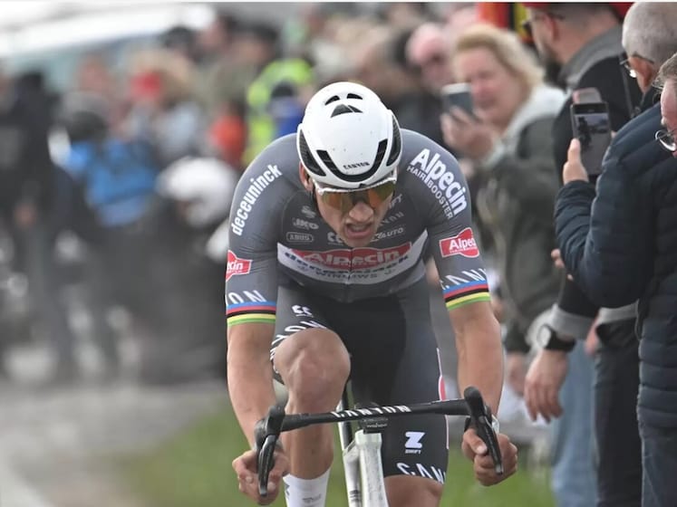 Mathieu van der Poel na eerste zege: ‘Het is geen wielermonument, maar ...