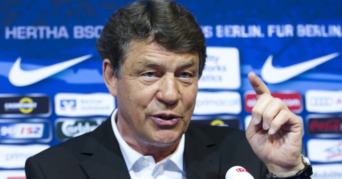 Voetbaltrainer Rehhagel moet plooien tussen Duitsland en Griekenland ...