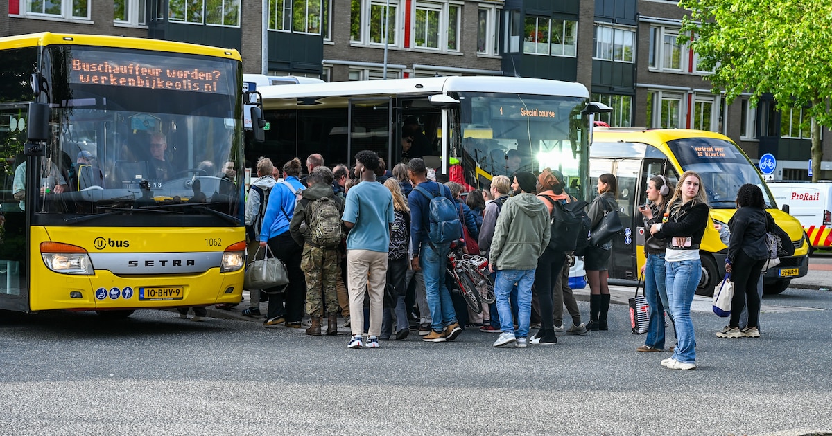Reizigers urenlang vast in stilstaande trein door brand bij Woerden ...