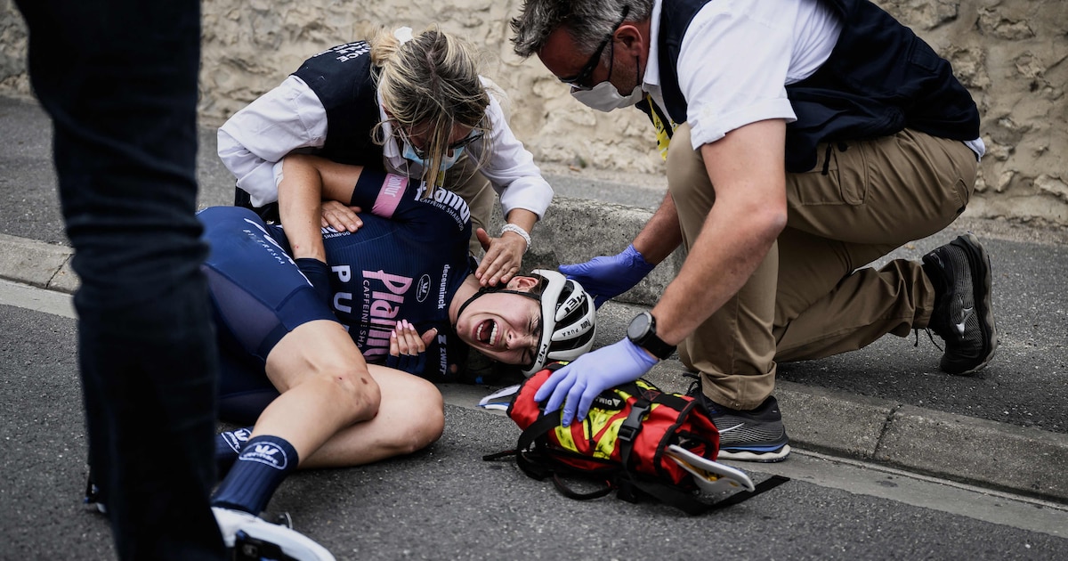 Duitse Süssemilch breekt twee nekwervels bij val in Tour de France ...