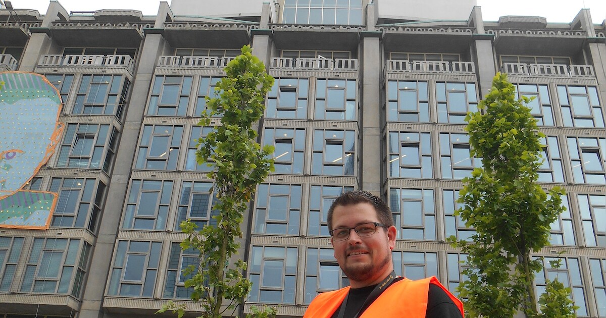 Stationsplein ongeschonden na afbraak loodzware Trap | Rotterdam | AD.nl