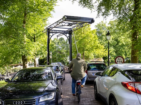 Ene brug dicht, twee andere overbelast: Zwolle gooit sluiproutes dicht ...