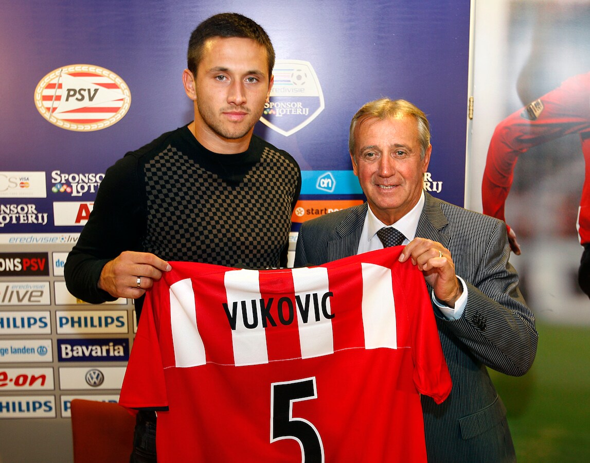 Voormalig PSV-verdediger is nu kind aan huis bij Rode Ster: ‘Doe je ...
