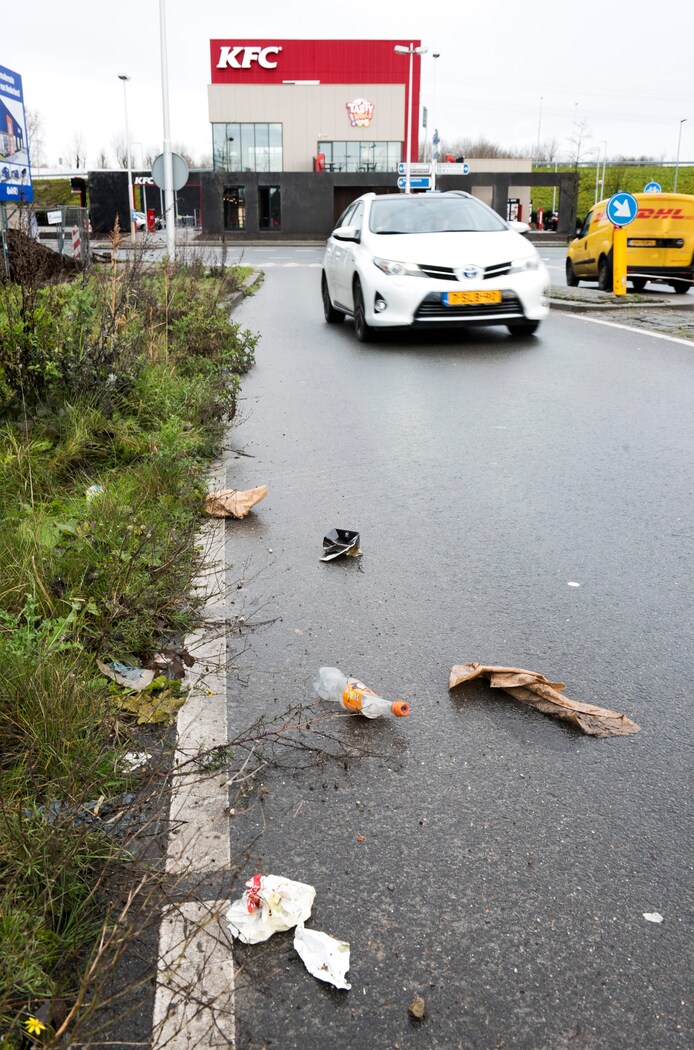 Nieuwe KFC langs de A2 zorgt voor afvalchaos in de omgeving | Utrecht ...