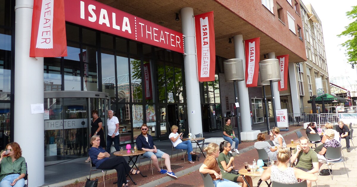 Avondje lachen in Isala Theater: vier comedians betreden het podium in ...