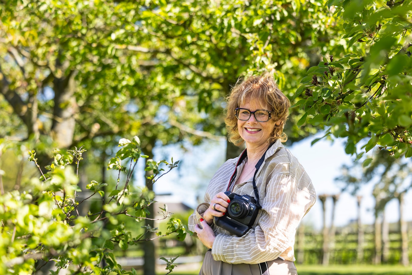 Annemiek (58) legt kwetsbare momenten vast in het ziekenhuis: ‘Soms ...