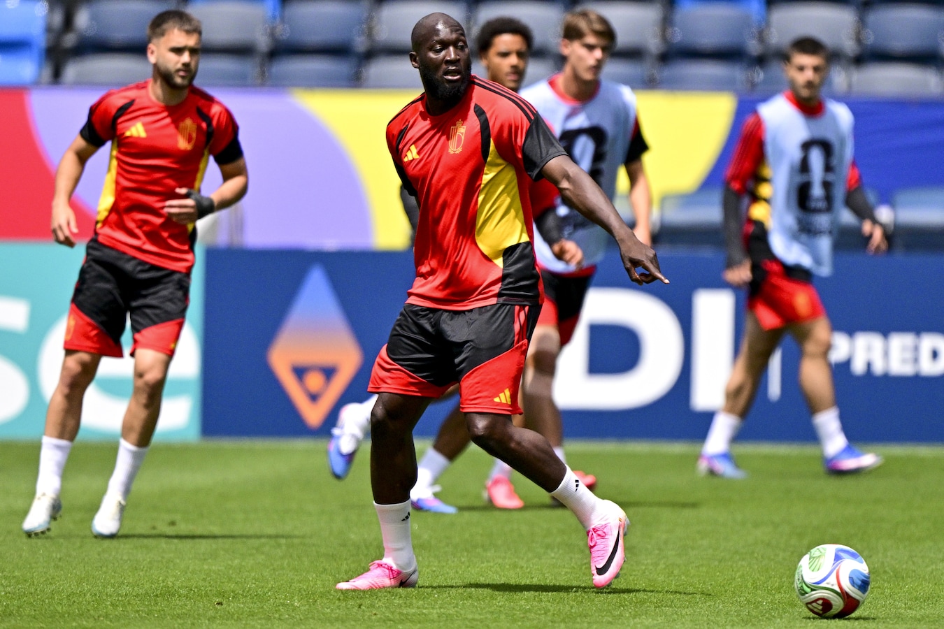 LIVE WK voetbal | België met Lukaku in de basis tegen Iran, geen keuze ...