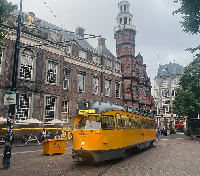 Historische trams voor even terug in straatbeeld | Den Haag | AD.nl
