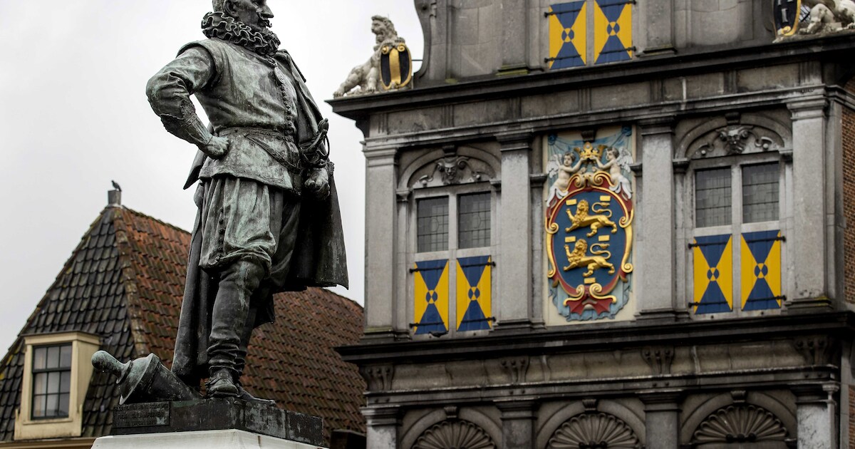Opnieuw klein protest tegen standbeeld J.P. Coen in Hoorn | Noord ...