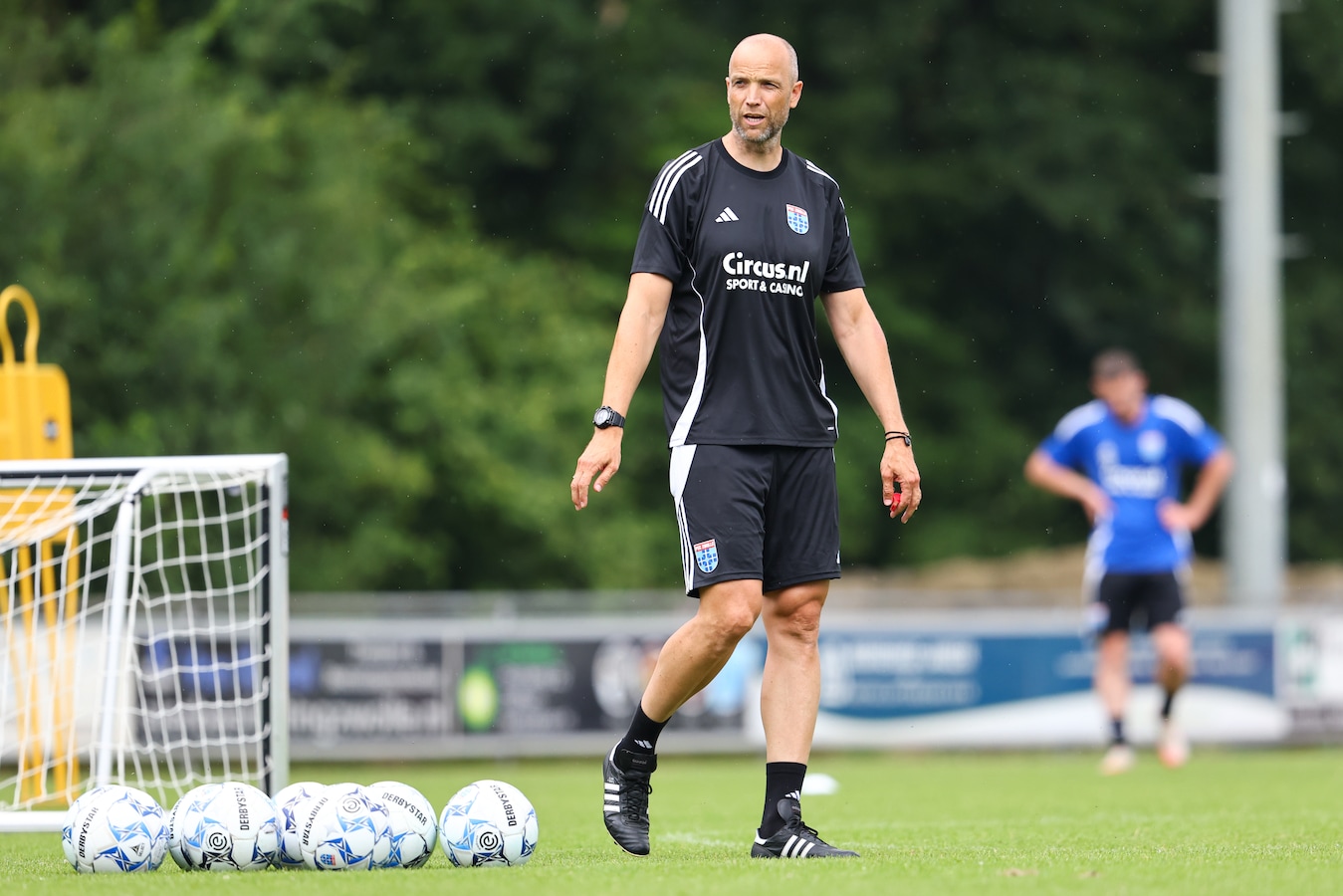 Mbayo sluit later aan bij PEC Zwolle • Kemper naar Duitsland • Tim ...