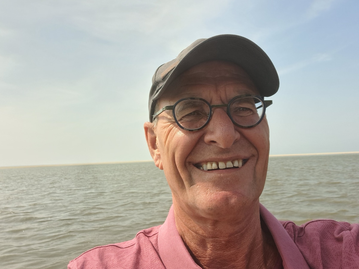 Dit bankje in park Schothorst werd speciaal voor Joop gemaakt: ‘Ik ...