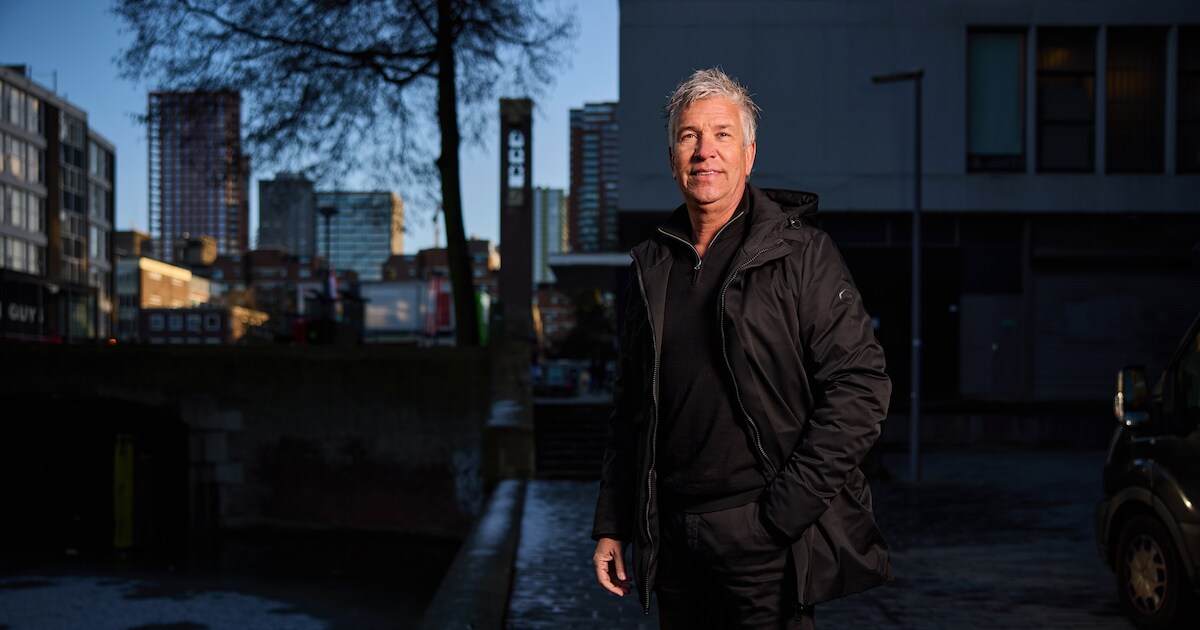 Rob (51) zag zijn droom als profvoetballer in duigen vallen: ‘Dan moet ...