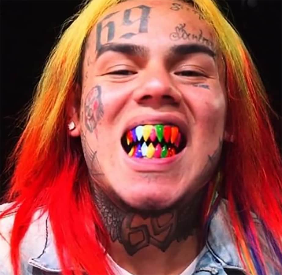 Rapper Tekashi69 veroordeeld tot twee jaar celstraf | Foto | AD.nl