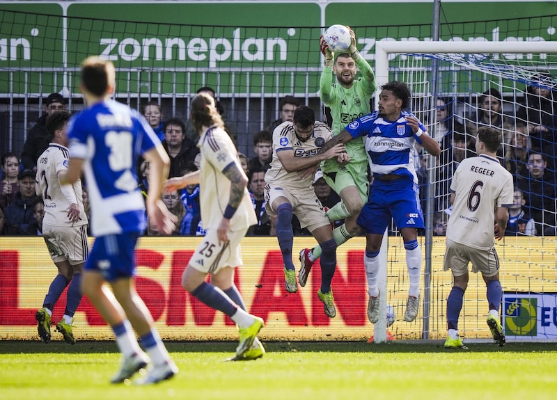 Tandeloos Ajax morst tegen PEC Zwolle dure punten in strijd om plek 2 ...