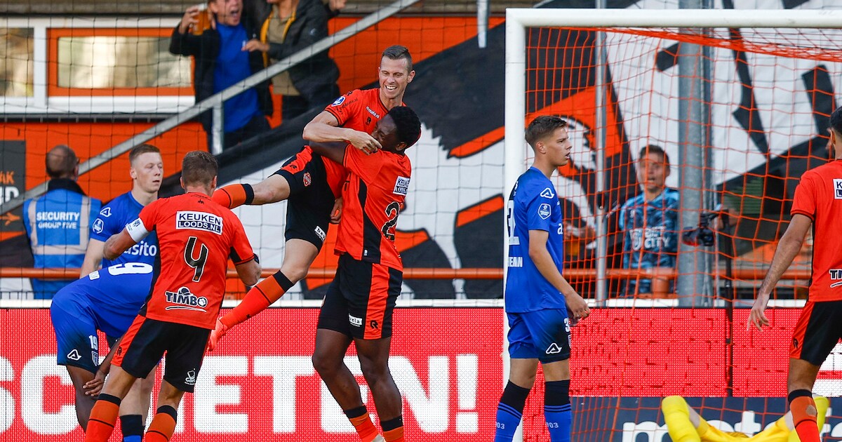 FC Volendam heeft eerste punt in eredivisie binnen na late comeback ...