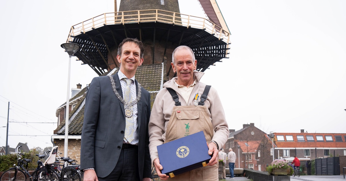 Molenaar Jan krijgt een lintje voor zijn vele verdiensten: ‘Hij is een ...