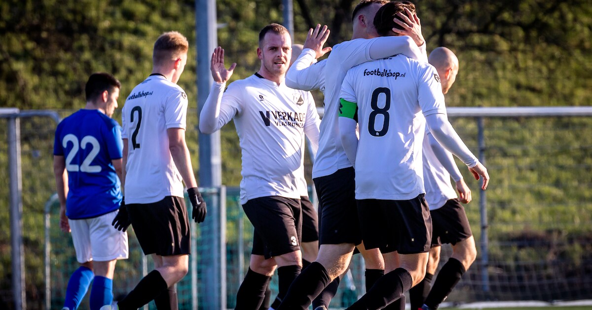 Ploeggenoten met elkaar op de vuist, trainer vertrekt 24 uur voor de ...