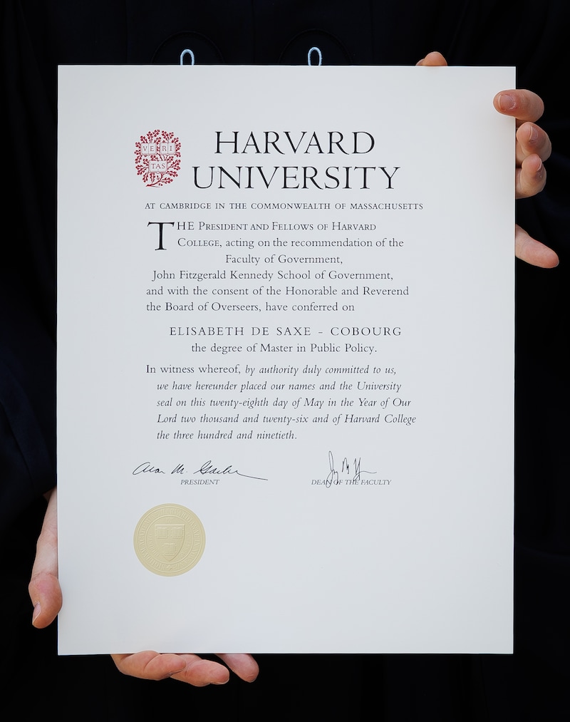 Belgische kroonprinses Elisabeth (24) heeft Harvard-diploma op zak ...