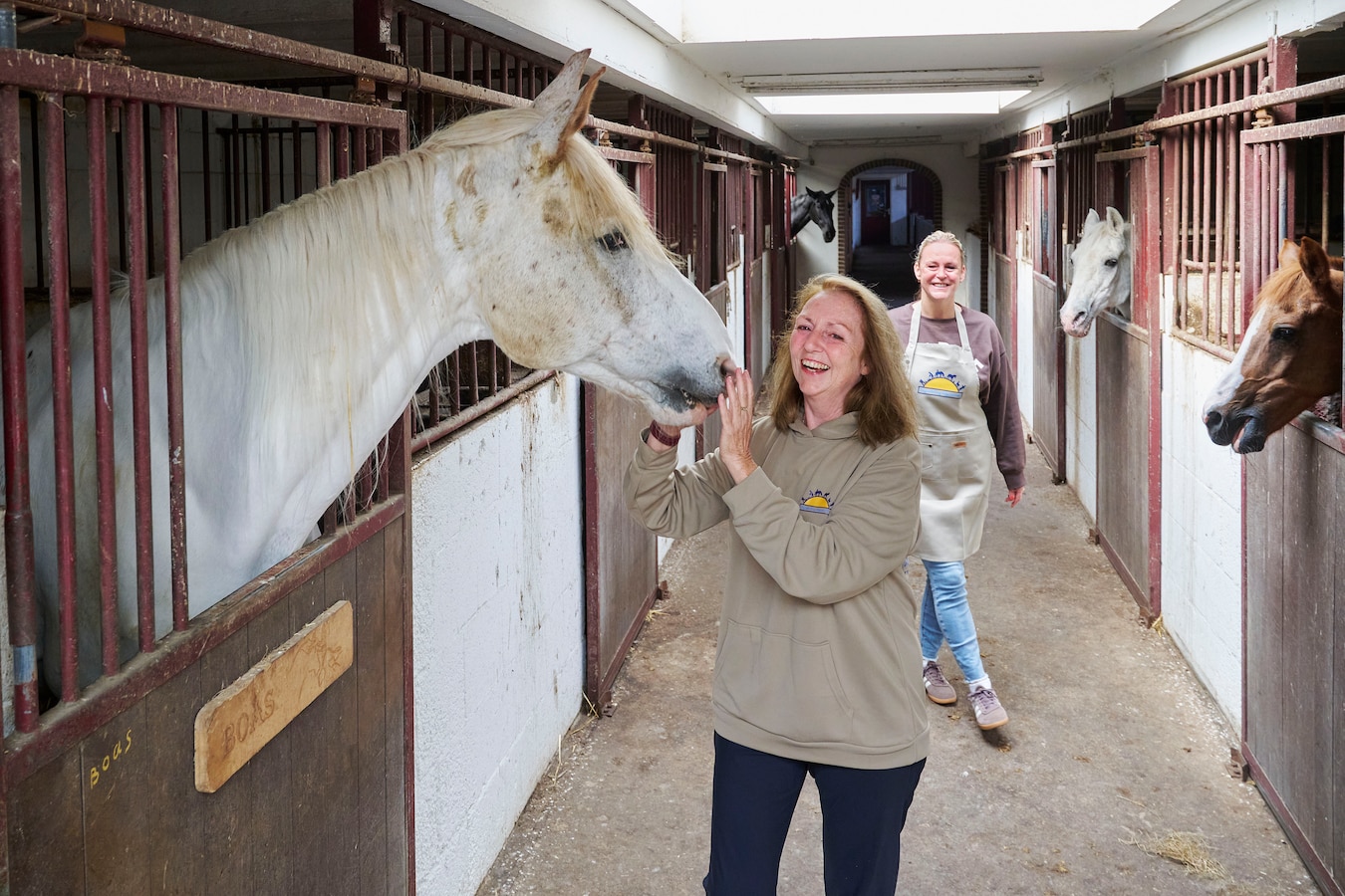 Hoe Mika (25) met een zeldzaam syndroom de inspiratie werd voor nieuwe ...