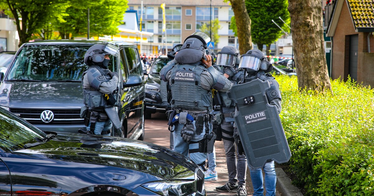Arrestatieteam houdt man aan na dreigende situatie in Bergen | 112 ...