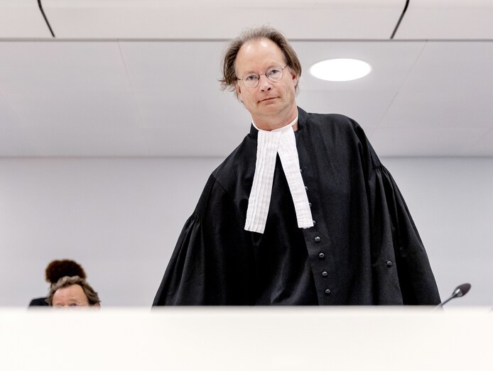 Domper voor Ali B; alleen Ronnie Flex en nog één getuige mogen opnieuw ...