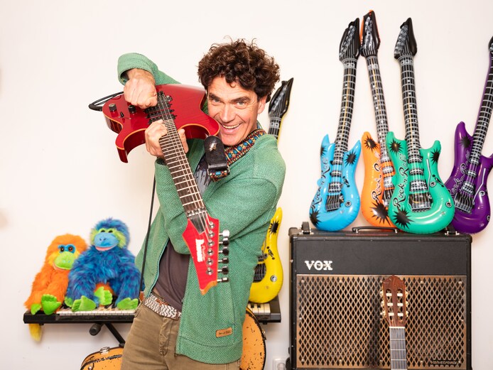 Iedereen met jonge kinderen kent hem: al 25 jaar is Dirk Scheele dé ...