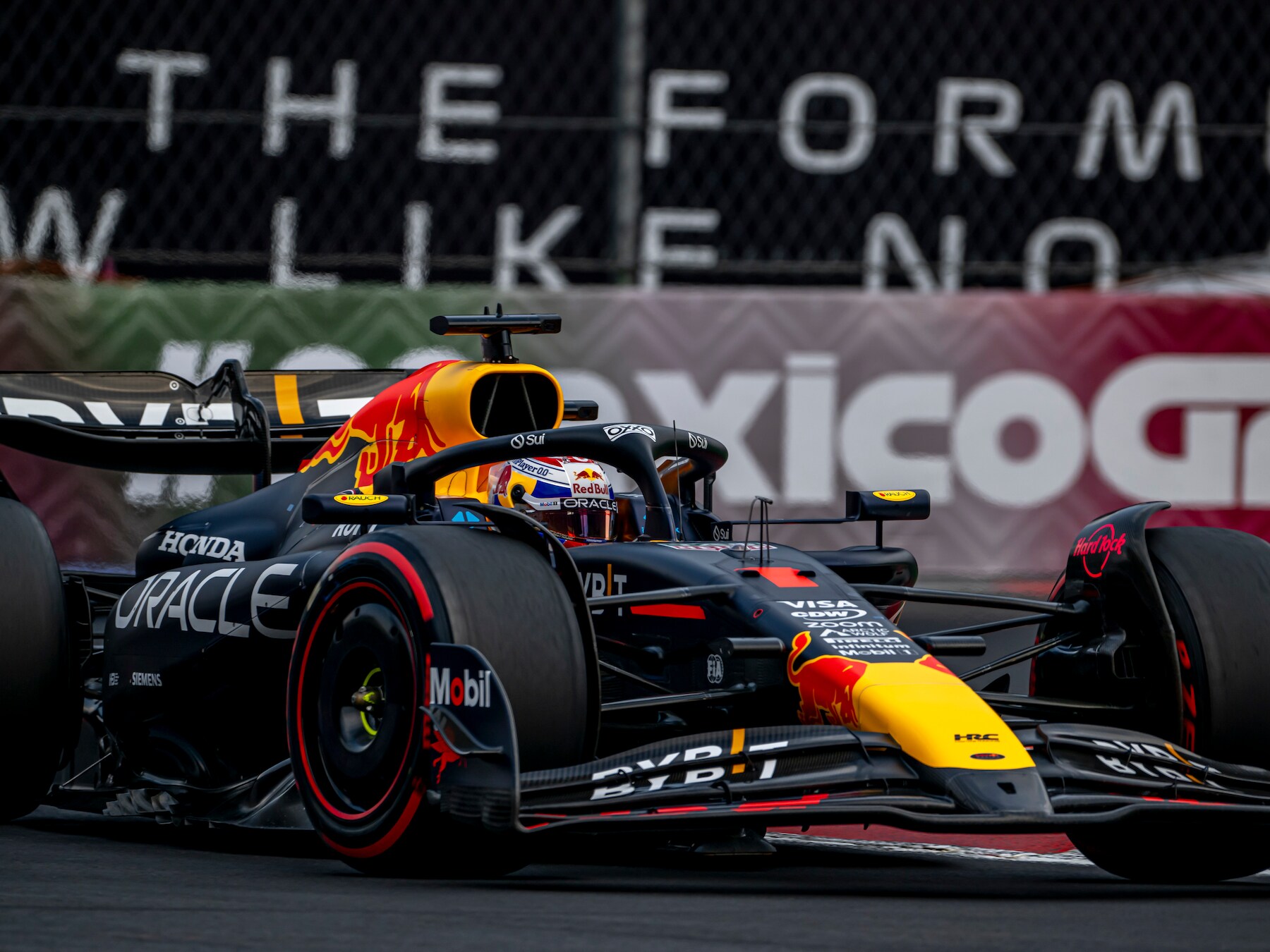 Max Verstappen als plaaggeest en ergernis bij Oscar Piastri: ‘We moeten ...