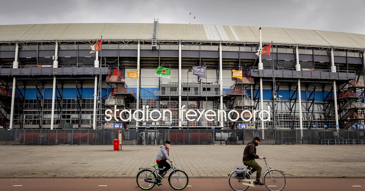Waterleidingen in De Kuip gesprongen: Maastribune en Maasgebouw zonder ...