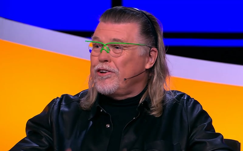 Herman van der Zandt eert overleden René Karst bij start De slimste ...