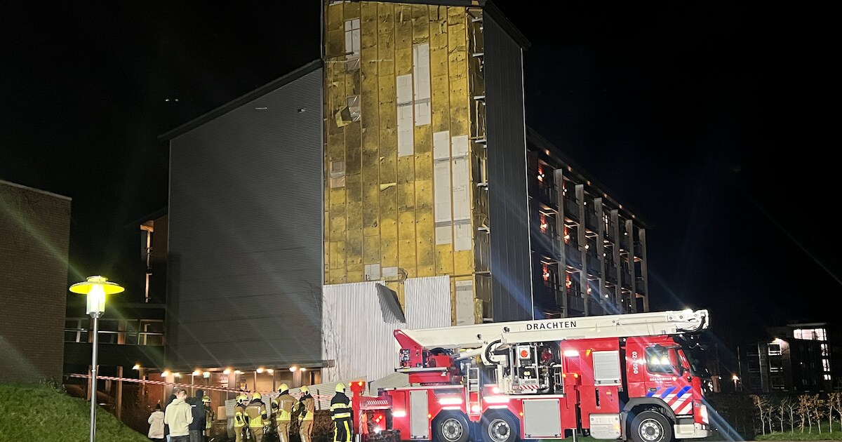 Storm Louis: gevel van hotel Drachten, vandaag alleen in noorden nog harde windstoten ...