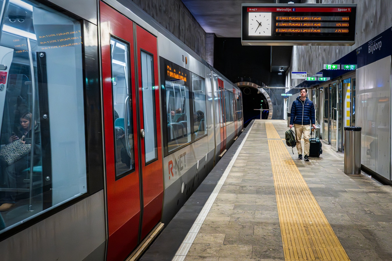 Puffen en zweten in de Rotterdamse metro's: dit is waarom het soms zo ...