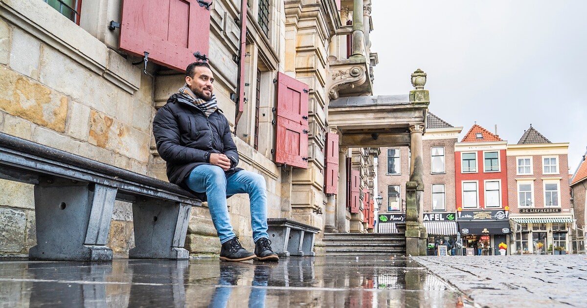 Khaled vluchtte op krappe boot naar Nederland en zat in 8 volle azc's ...