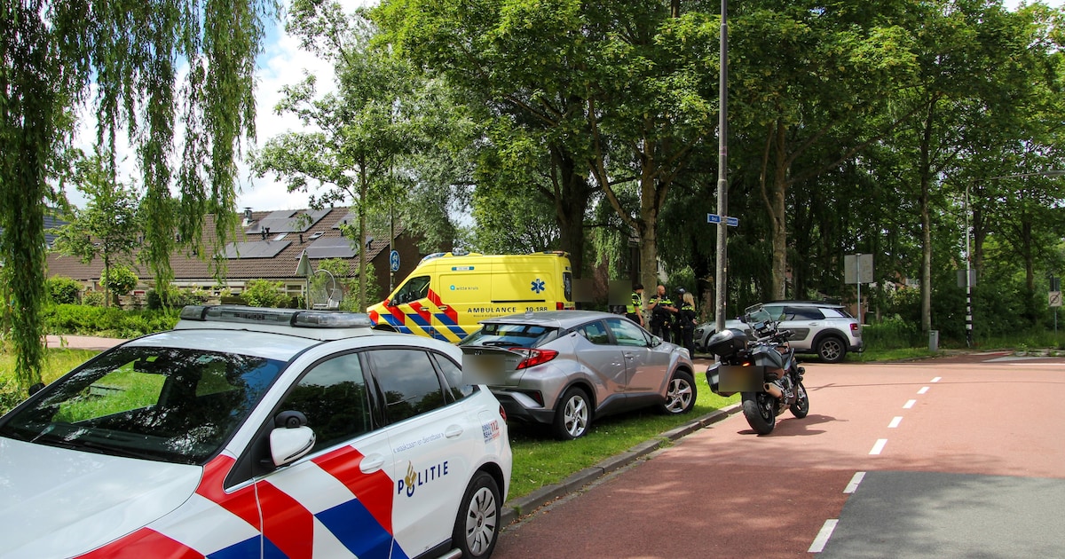 Fietser botst met auto op kruising Middenweg en Geul in Heerhugowaard ...