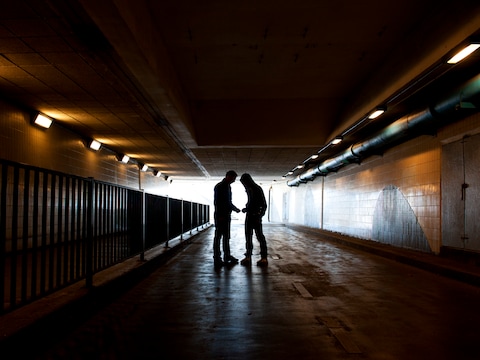 Twee jongens op klaarlichte dag beroofd in fietstunnel, 16-jarige ...