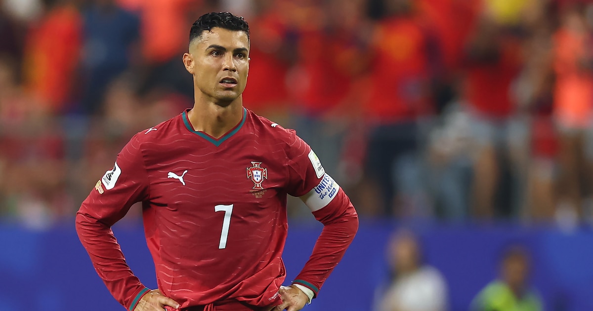 ronaldo-geeft-zichzelf-schouder-klop-je-na-zijn-laatste-wk-v-r