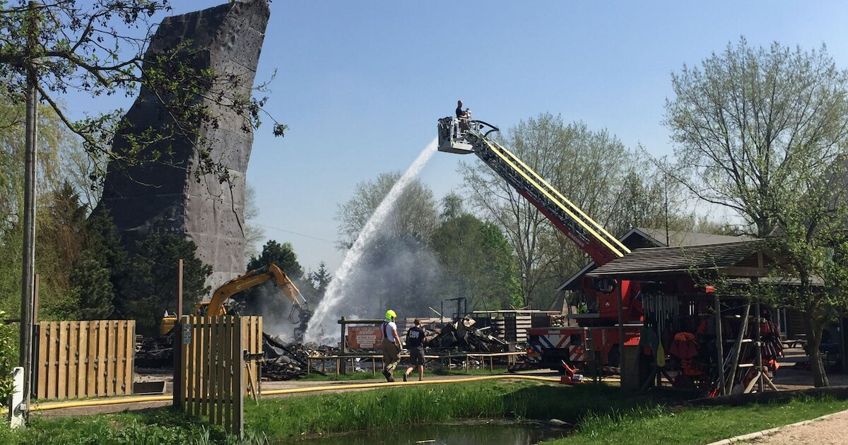 Outdoor Valley blijft open ondanks compleet afgebrand pand | Rotterdam ...