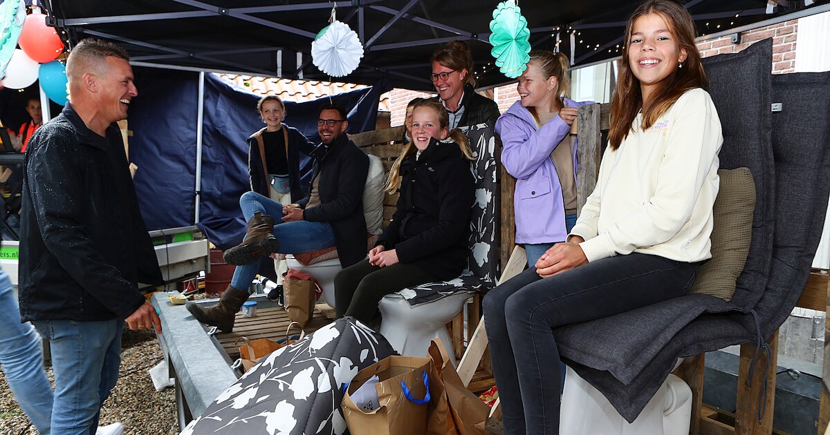 Pien en Noa zitten 24 uur op toitletpot om geld op te halen voor het ...