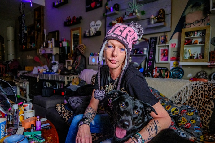 Documentairemaker zocht Wendy en Angelique op, die prostituees waren op ...