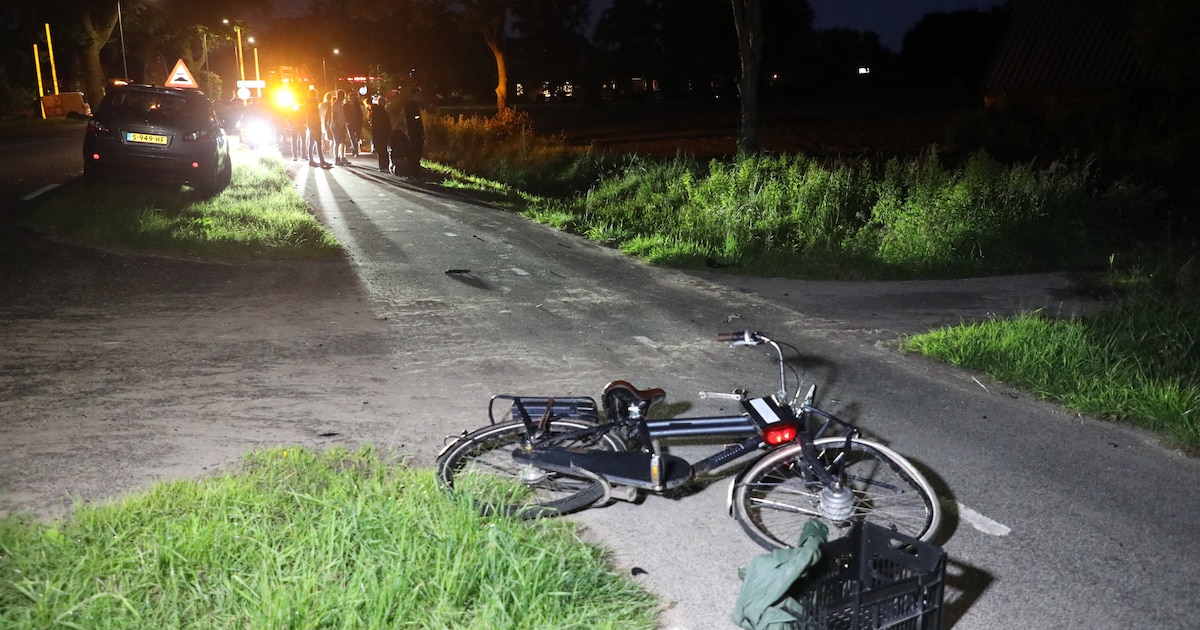 Bromfietser naar ziekenhuis na frontale botsing met fietser bij ...