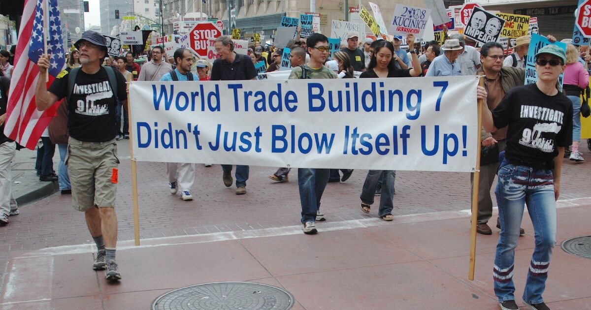 'Complotdenkers zijn vaak echte sekteleidertjes' | Binnenland | AD.nl